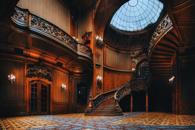The Evolution of Luxury: From Ancient Opulence to Modern Experiences